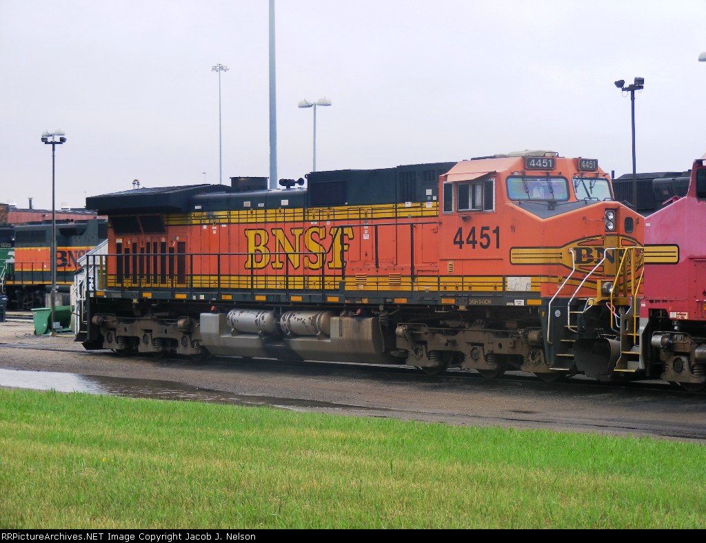 BNSF 4451